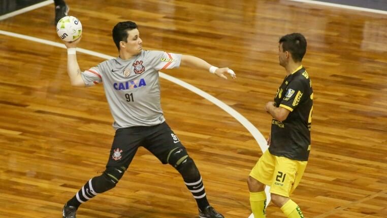 Guitta dedica título inédito da LNF à Fiel: “Torcedor merece muito’’ – LNF