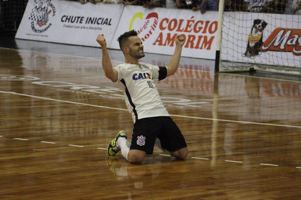 Perto do título da Liga Paulista, Deives mira o 17º troféu em apenas ...
