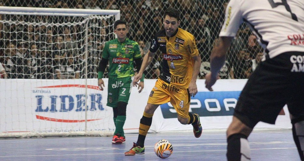 Aos 36 anos e após vencer câncer, Neto se aposenta do futsal para virar ...