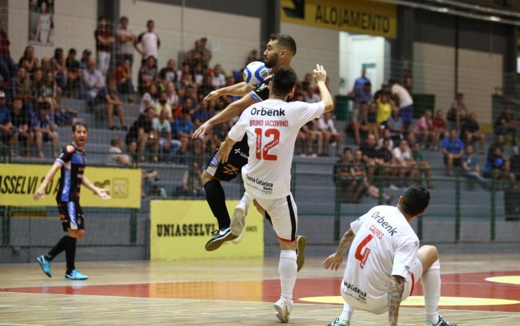 Pato supera o Joinville pela Copa Uniasselvi – LNF