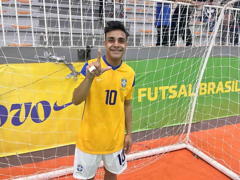 Lucas Rocha celebra estreia com gols pela Canarinho – LNF