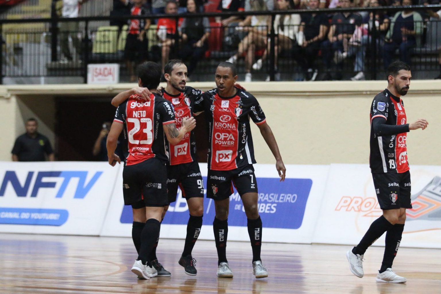 Joinville derrota Pato e assume vice-liderança da LNF – LNF