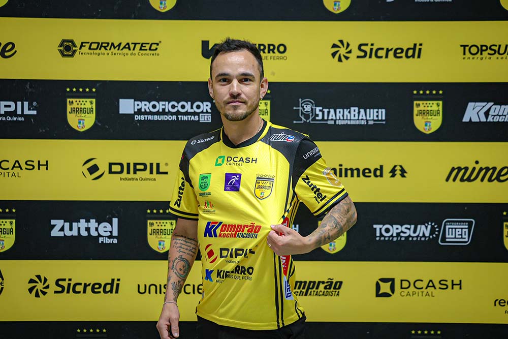 Bruno é apresentado no Jaraguá e projeta estreia no clássico contra o ...
